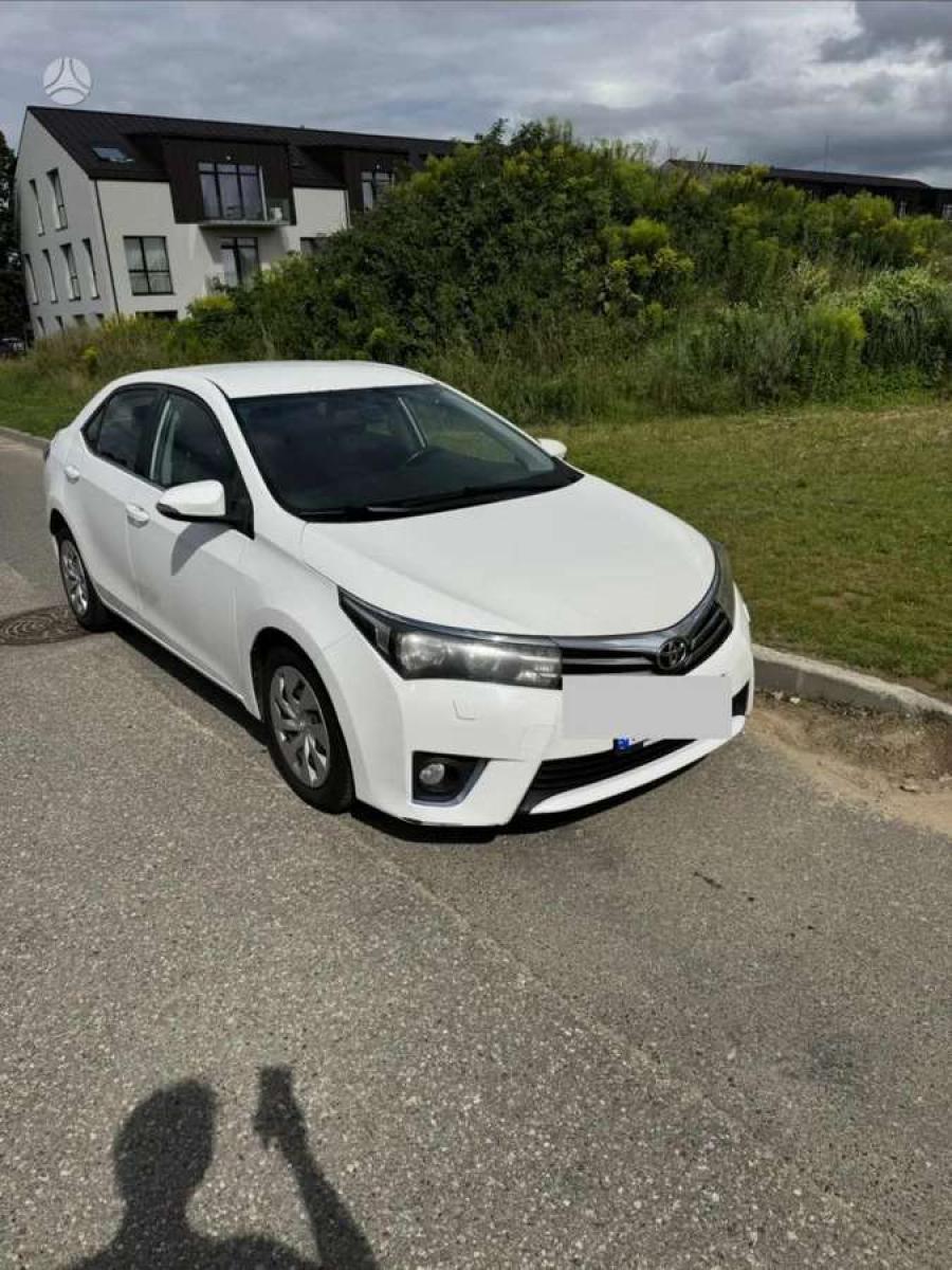Balts Toyota Corolla 2014 Viļņa, ar dzinēja tilpumu 1.36 L un nobraukumu 260 tūkst. km par 5999 €, foto 1 vietnē AUTOMOTO.COM.LV