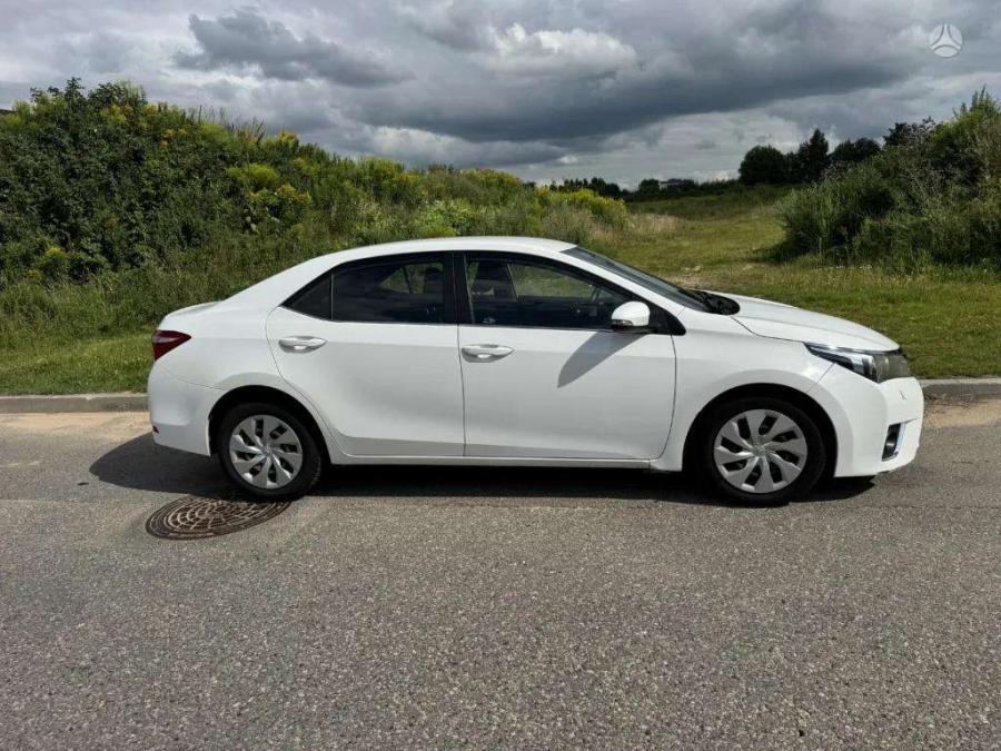 Balts Toyota Corolla 2014 Viļņa, ar dzinēja tilpumu 1.36 L un nobraukumu 260 tūkst. km par 5999 €, foto 4 vietnē AUTOMOTO.COM.LV