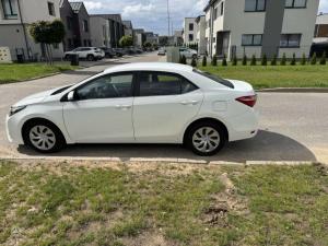 White Toyota Corolla 2014 in Vilnius, with an engine capacity of 1.36 L and mileage of 260 thousand km for 5999 €, photo 5 on AUTOMOTO.COM.LV