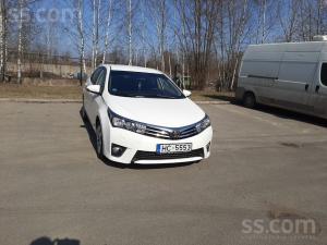 Белый Тойота Королла 2015 в Рига, объемом двигателя 1.60 л и пробегом 300 тыс. км за 5000 €, фото  на AUTOMOTO.COM.LV