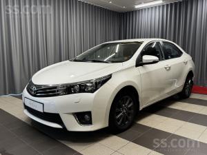 White Toyota Corolla 2016 in Riga, with an engine capacity of 1.60 L and mileage of 134 thousand km for 22490 €, photo 1 on AUTOMOTO.COM.LV