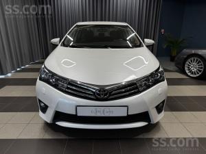 White Toyota Corolla 2016 in Riga, with an engine capacity of 1.60 L and mileage of 134 thousand km for 22490 €, photo 2 on AUTOMOTO.COM.LV