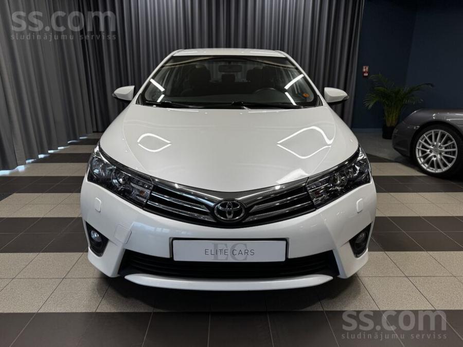 White Toyota Corolla 2016 in Riga, with an engine capacity of 1.60 L and mileage of 134 thousand km for 22490 €, photo 2 on AUTOMOTO.COM.LV