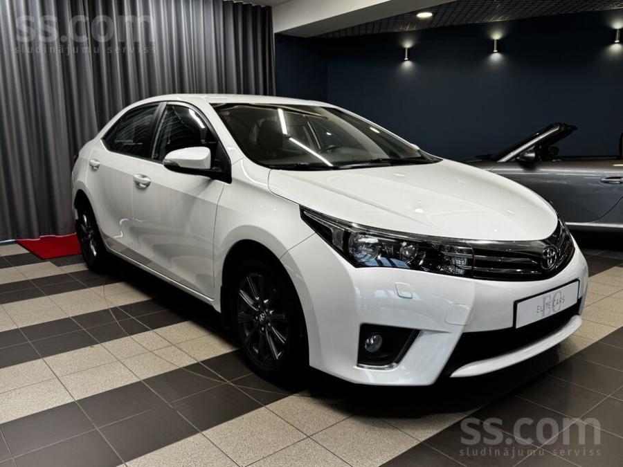 White Toyota Corolla 2016 in Riga, with an engine capacity of 1.60 L and mileage of 134 thousand km for 22490 €, photo 3 on AUTOMOTO.COM.LV
