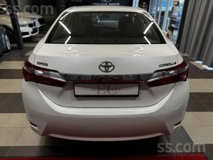 White Toyota Corolla 2016 in Riga, with an engine capacity of 1.60 L and mileage of 134 thousand km for 22490 €, photo 6 on AUTOMOTO.COM.LV