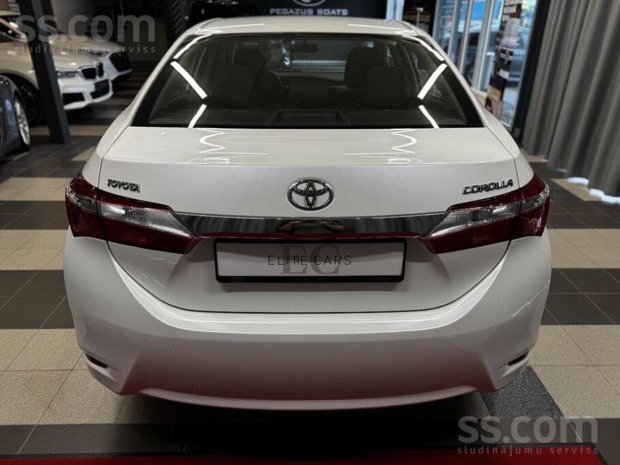 White Toyota Corolla 2016 in Riga, with an engine capacity of 1.60 L and mileage of 134 thousand km for 22490 €, photo 6 on AUTOMOTO.COM.LV