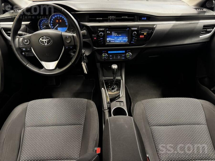 White Toyota Corolla 2016 in Riga, with an engine capacity of 1.60 L and mileage of 134 thousand km for 22490 €, photo 11 on AUTOMOTO.COM.LV
