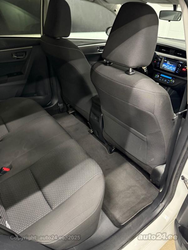 Balts Toyota Corolla 2016 Tallina, ar dzinēja tilpumu 1.60 L un nobraukumu 117 tūkst. km par 9995 €, foto 11 vietnē AUTOMOTO.COM.LV