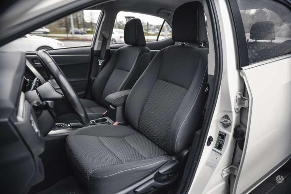 Balts Toyota Corolla 2016 Kauņa, ar dzinēja tilpumu 1.60 L un nobraukumu 233 tūkst. km par 8000 €, foto 3 vietnē AUTOMOTO.COM.LV