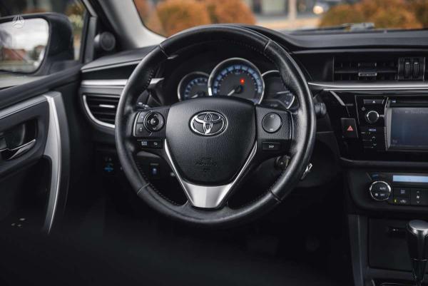 Balts Toyota Corolla 2016 Kauņa, ar dzinēja tilpumu 1.60 L un nobraukumu 233 tūkst. km par 8000 €, foto 5 vietnē AUTOMOTO.COM.LV