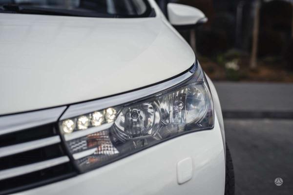 Balts Toyota Corolla 2016 Kauņa, ar dzinēja tilpumu 1.60 L un nobraukumu 233 tūkst. km par 8000 €, foto 8 vietnē AUTOMOTO.COM.LV