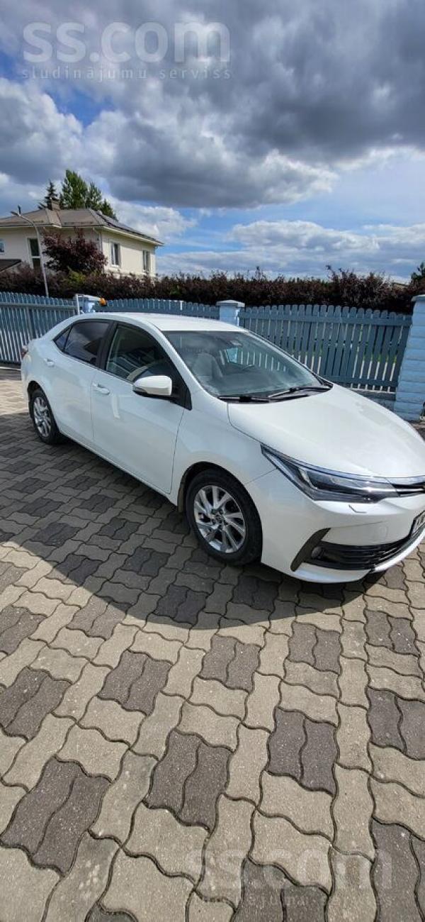 White Toyota Corolla 2016 in Jelgava, with an engine capacity of 1.60 L and mileage of 99 thousand km for 9900 €, photo 2 on AUTOMOTO.COM.LV