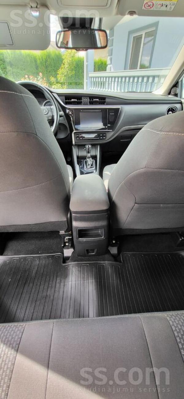 White Toyota Corolla 2016 in Jelgava, with an engine capacity of 1.60 L and mileage of 99 thousand km for 9900 €, photo 7 on AUTOMOTO.COM.LV