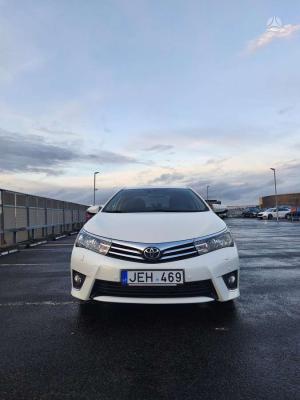 White Toyota Corolla 2016 in Vilnius, with an engine capacity of 1.60 L and mileage of 178 thousand km for 10490 €, photo 3 on AUTOMOTO.COM.LV