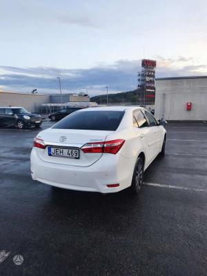 White Toyota Corolla 2016 in Vilnius, with an engine capacity of 1.60 L and mileage of 178 thousand km for 10490 €, photo 6 on AUTOMOTO.COM.LV