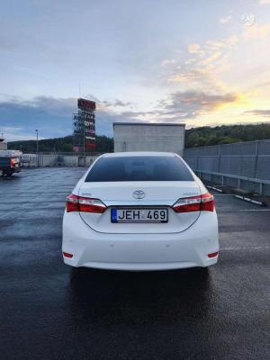 White Toyota Corolla 2016 in Vilnius, with an engine capacity of 1.60 L and mileage of 178 thousand km for 10490 €, photo 7 on AUTOMOTO.COM.LV