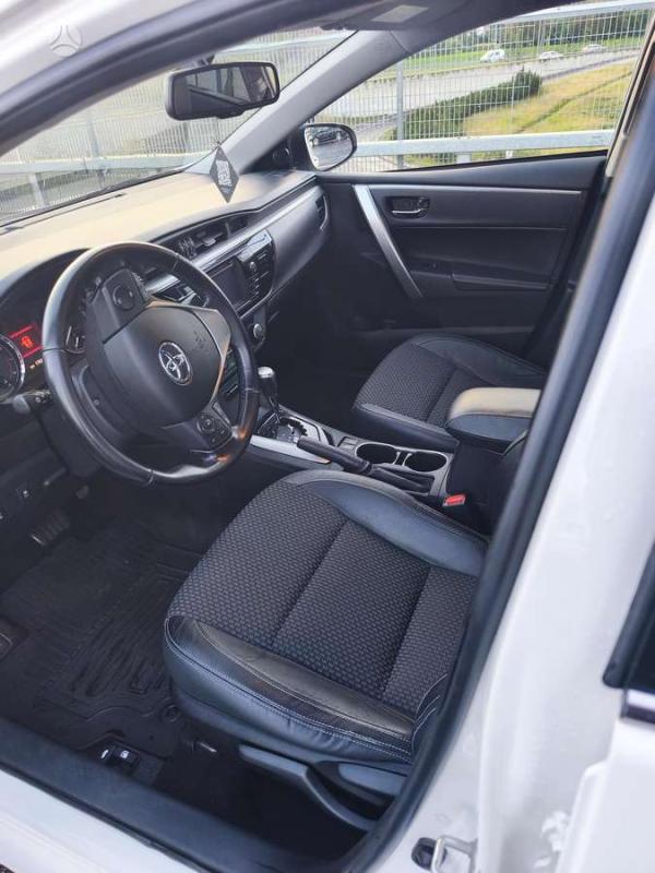 White Toyota Corolla 2016 in Vilnius, with an engine capacity of 1.60 L and mileage of 178 thousand km for 10490 €, photo 8 on AUTOMOTO.COM.LV
