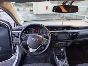 White Toyota Corolla 2016 in Vilnius, with an engine capacity of 1.60 L and mileage of 178 thousand km for 10490 €, photo 9 on AUTOMOTO.COM.LV