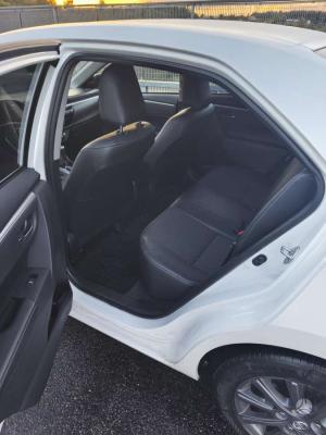 White Toyota Corolla 2016 in Vilnius, with an engine capacity of 1.60 L and mileage of 178 thousand km for 10490 €, photo 12 on AUTOMOTO.COM.LV