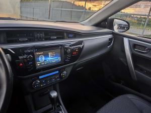 White Toyota Corolla 2016 in Vilnius, with an engine capacity of 1.60 L and mileage of 178 thousand km for 10490 €, photo 14 on AUTOMOTO.COM.LV