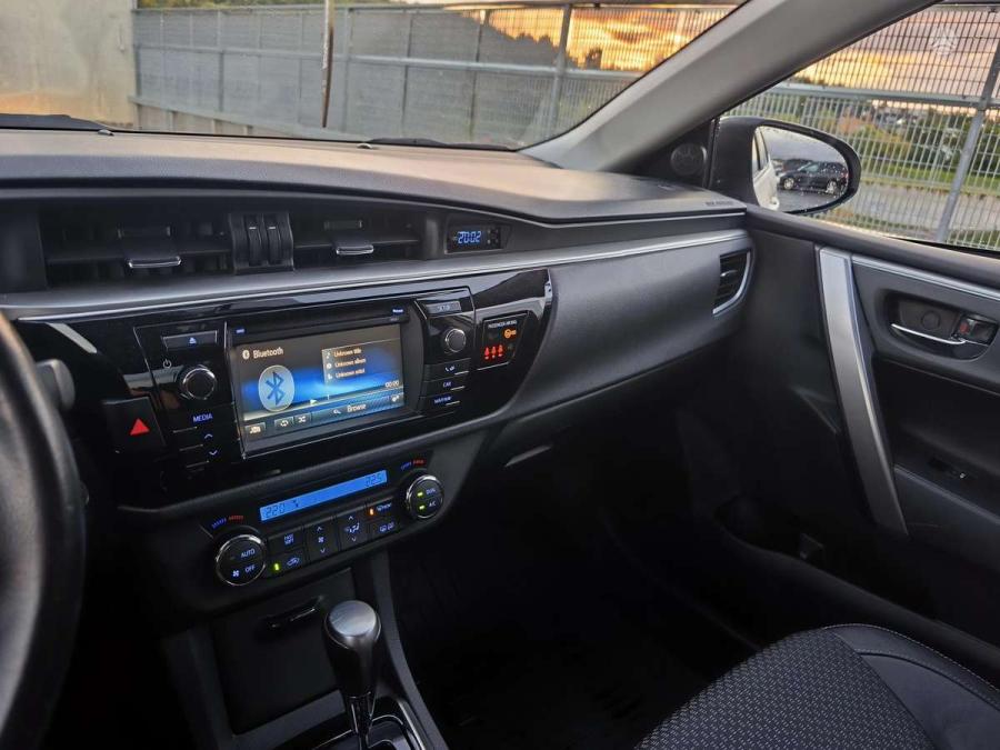 White Toyota Corolla 2016 in Vilnius, with an engine capacity of 1.60 L and mileage of 178 thousand km for 10490 €, photo 14 on AUTOMOTO.COM.LV