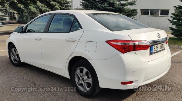 White Toyota Corolla 2017 in Tallinn, with an engine capacity of 1.60 L and mileage of 282 thousand km for 6990 €, photo 4 on AUTOMOTO.COM.LV