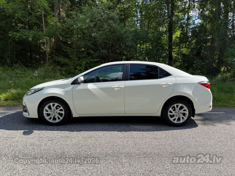 White Toyota Corolla 2017 in Rapla, with an engine capacity of 1.60 L and mileage of 115 thousand km for 11900 €, photo 4 on AUTOMOTO.COM.LV