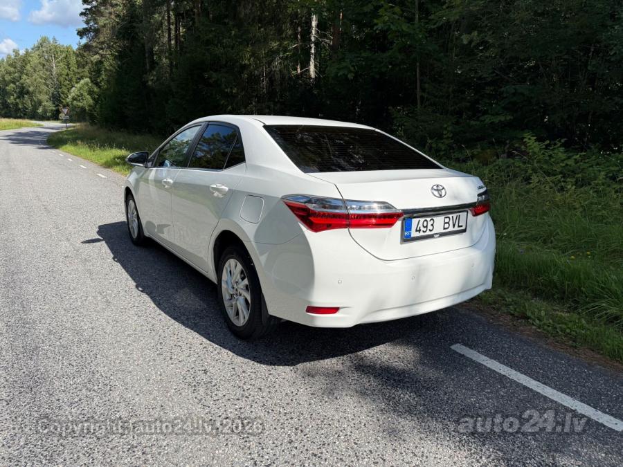 White Toyota Corolla 2017 in Rapla, with an engine capacity of 1.60 L and mileage of 115 thousand km for 11900 €, photo 7 on AUTOMOTO.COM.LV