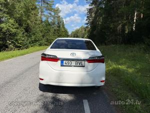 White Toyota Corolla 2017 in Rapla, with an engine capacity of 1.60 L and mileage of 115 thousand km for 11900 €, photo 9 on AUTOMOTO.COM.LV