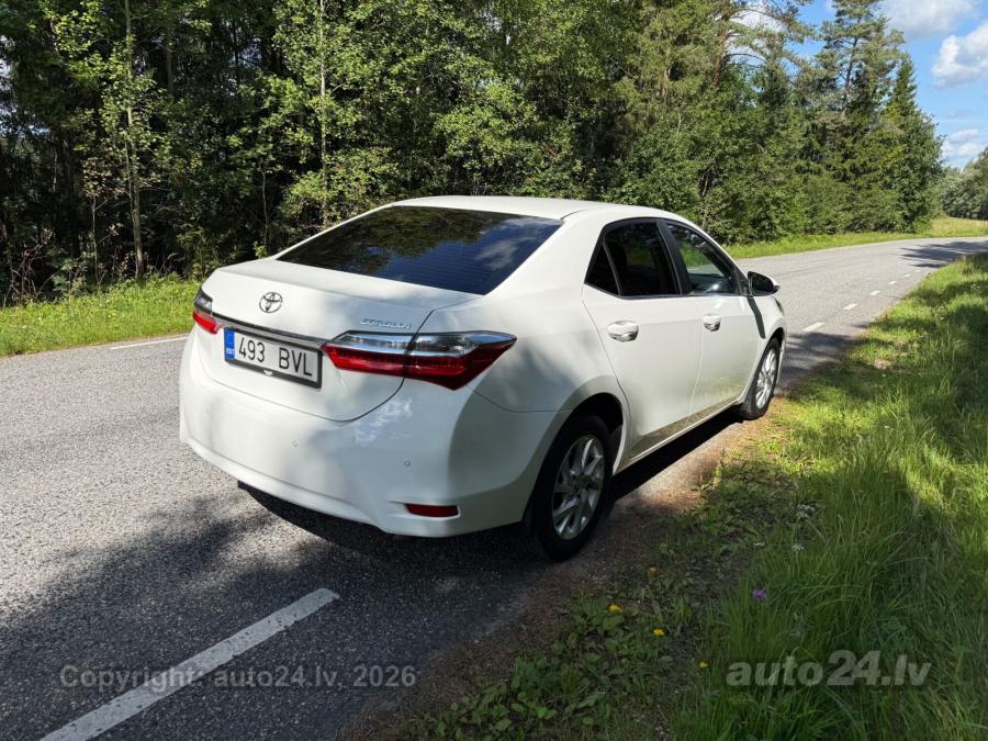 White Toyota Corolla 2017 in Rapla, with an engine capacity of 1.60 L and mileage of 115 thousand km for 11900 €, photo 11 on AUTOMOTO.COM.LV