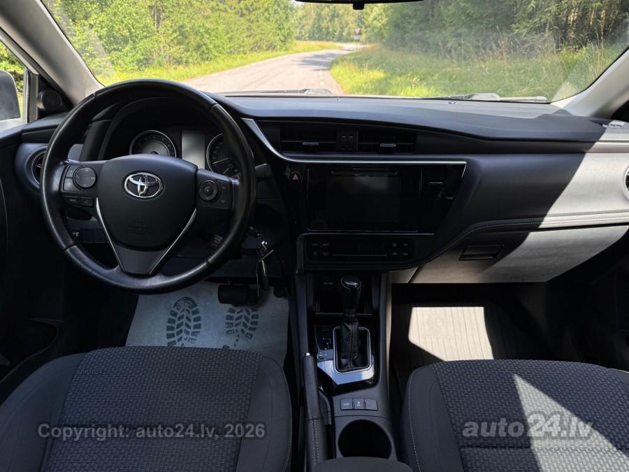 White Toyota Corolla 2017 in Rapla, with an engine capacity of 1.60 L and mileage of 115 thousand km for 11900 €, photo 16 on AUTOMOTO.COM.LV