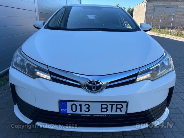 White Toyota Corolla 2017 in Kuressaare, with an engine capacity of 1.60 L and mileage of 141 thousand km for 8990 €, photo 2 on AUTOMOTO.COM.LV