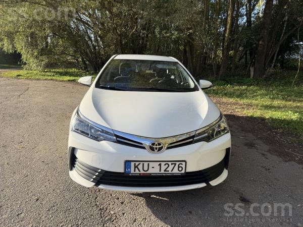 White Toyota Corolla 2017 in Riga, with an engine capacity of 1.50 L and mileage of 38 thousand km for 9500 €, photo 1 on AUTOMOTO.COM.LV