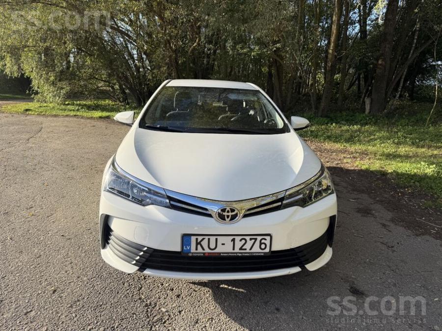 Balts Toyota Corolla 2017 Rīga, ar dzinēja tilpumu 1.50 L un nobraukumu 38 tūkst. km par 9500 €, foto 1 vietnē AUTOMOTO.COM.LV