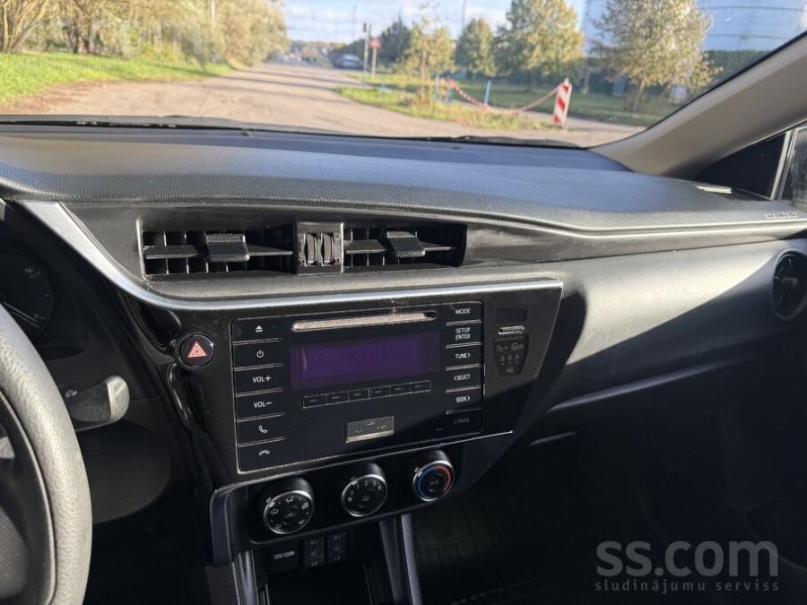 Balts Toyota Corolla 2017 Rīga, ar dzinēja tilpumu 1.50 L un nobraukumu 38 tūkst. km par 9500 €, foto 7 vietnē AUTOMOTO.COM.LV