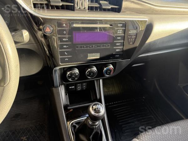 White Toyota Corolla 2017 in Riga, with an engine capacity of 1.50 L and mileage of 38 thousand km for 9500 €, photo 8 on AUTOMOTO.COM.LV