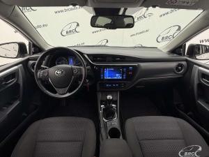 White Toyota Corolla 2018 in Vilnius, with an engine capacity of 1.60 L and mileage of 108 thousand km for 9900 €, photo 4 on AUTOMOTO.COM.LV