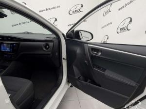 White Toyota Corolla 2018 in Vilnius, with an engine capacity of 1.60 L and mileage of 108 thousand km for 9900 €, photo 9 on AUTOMOTO.COM.LV