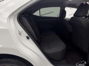 White Toyota Corolla 2018 in Vilnius, with an engine capacity of 1.60 L and mileage of 108 thousand km for 9900 €, photo 10 on AUTOMOTO.COM.LV