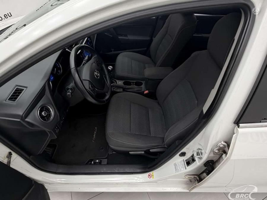 White Toyota Corolla 2018 in Vilnius, with an engine capacity of 1.60 L and mileage of 108 thousand km for 9900 €, photo 21 on AUTOMOTO.COM.LV