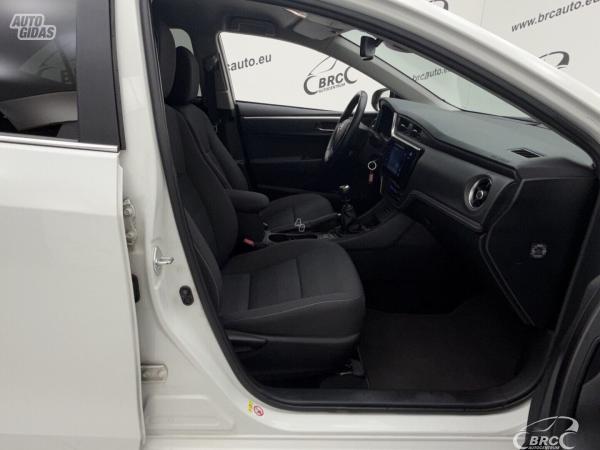 White Toyota Corolla 2018 in Avizieniai, with an engine capacity of 1.60 L and mileage of 108 thousand km for 9900 €, photo 4 on AUTOMOTO.COM.LV