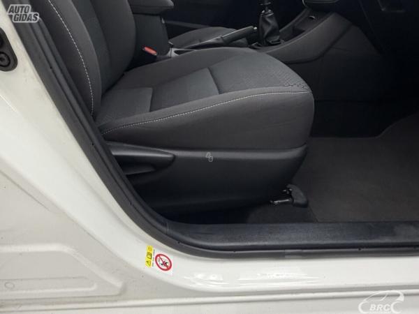 White Toyota Corolla 2018 in Avizieniai, with an engine capacity of 1.60 L and mileage of 108 thousand km for 9900 €, photo 6 on AUTOMOTO.COM.LV