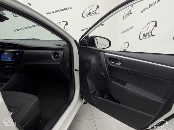 White Toyota Corolla 2018 in Avizieniai, with an engine capacity of 1.60 L and mileage of 108 thousand km for 9900 €, photo 8 on AUTOMOTO.COM.LV