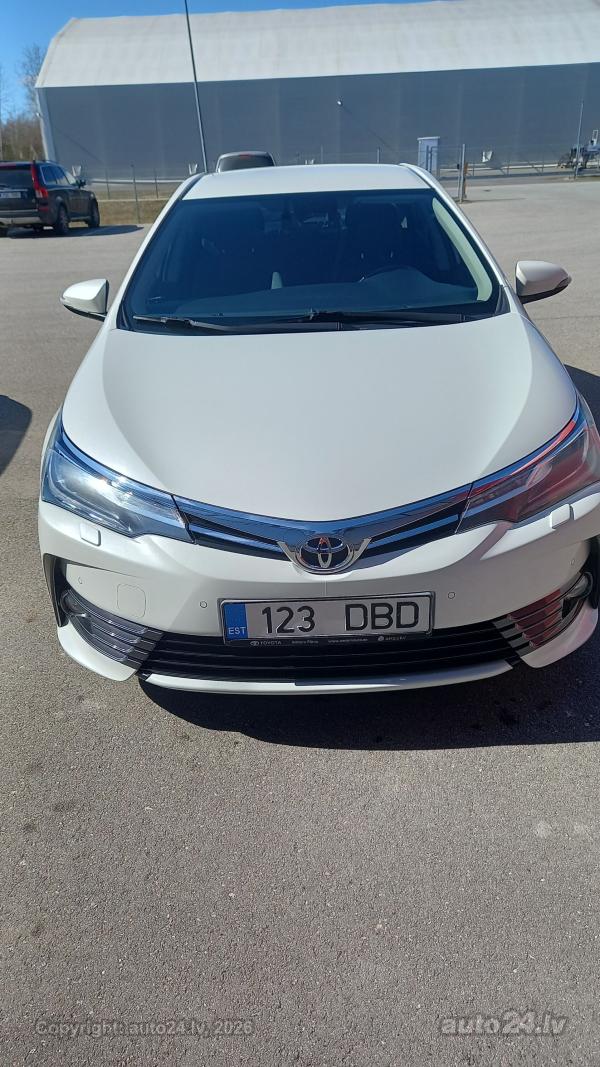Balts Toyota Corolla 2018 Tallina, ar dzinēja tilpumu 1.60 L un nobraukumu 111 tūkst. km par 14000 €, foto  vietnē AUTOMOTO.COM.LV