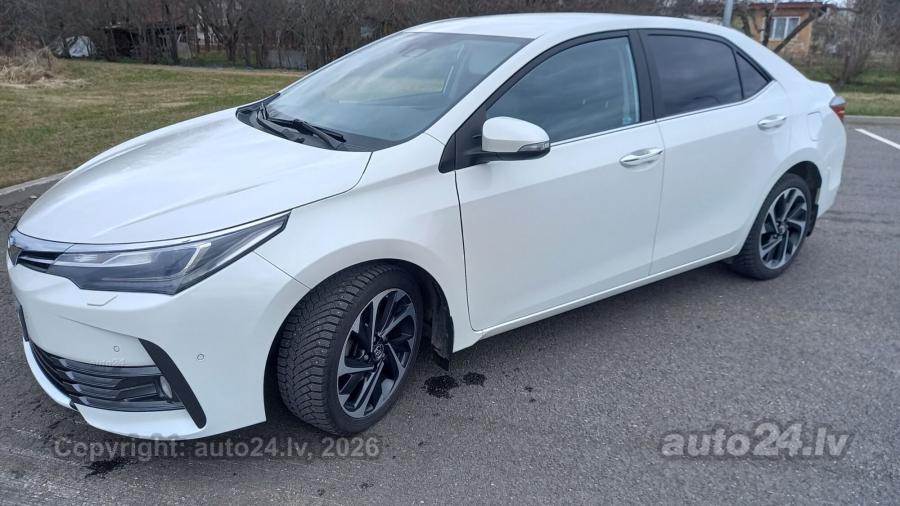 White Toyota Corolla 2018 in Tallinn, with an engine capacity of 1.60 L and mileage of 111 thousand km for 14000 €, photo 5 on AUTOMOTO.COM.LV