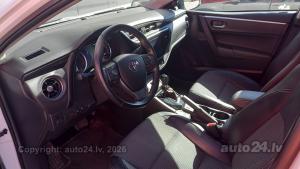 White Toyota Corolla 2018 in Tallinn, with an engine capacity of 1.60 L and mileage of 111 thousand km for 14000 €, photo 8 on AUTOMOTO.COM.LV