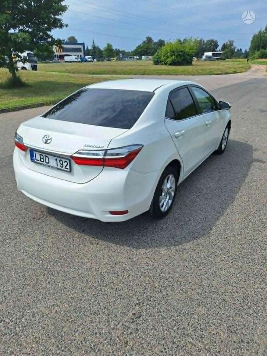 Белый Тойота Королла 2018 в Вильнюс, объемом двигателя 1.60 л и пробегом 74 тыс. км за 9300 €, фото 7 на AUTOMOTO.COM.LV