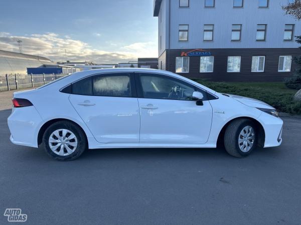 White Toyota Corolla 2019 in Marijampole, with an engine capacity of 1.80 L and mileage of 220 thousand km for 10200 €, photo 7 on AUTOMOTO.COM.LV