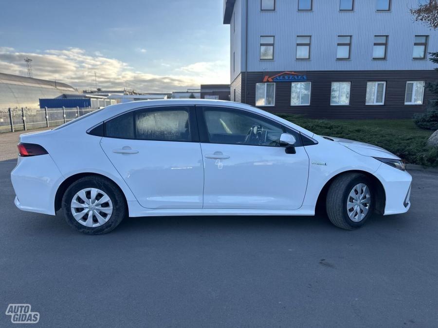White Toyota Corolla 2019 in Marijampole, with an engine capacity of 1.80 L and mileage of 220 thousand km for 10200 €, photo 7 on AUTOMOTO.COM.LV