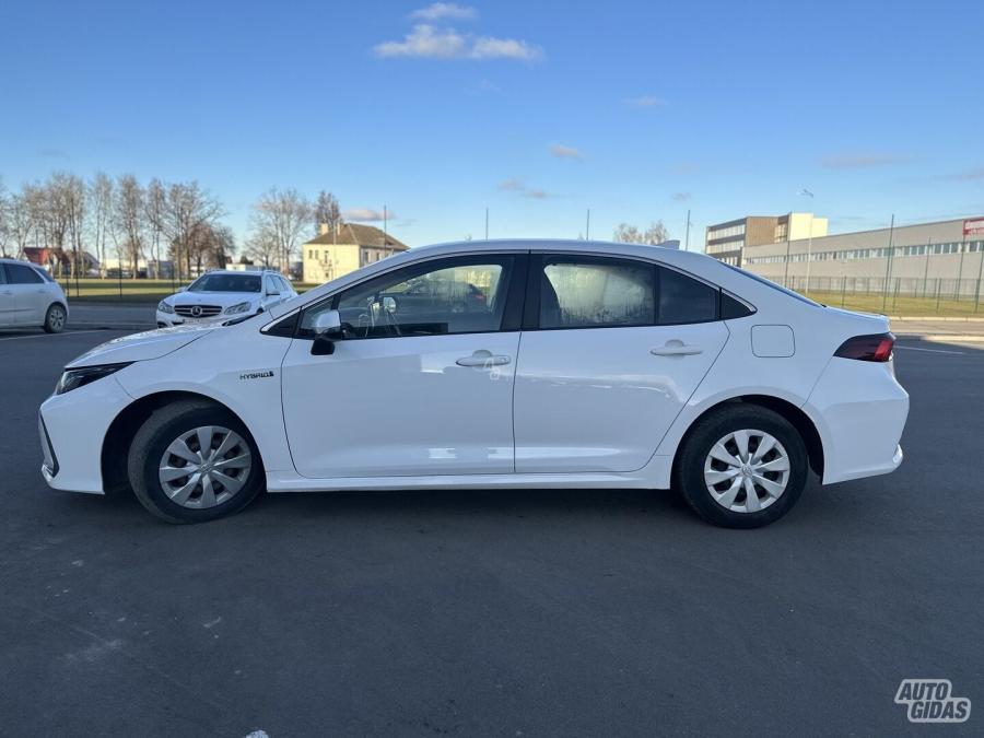 White Toyota Corolla 2019 in Marijampole, with an engine capacity of 1.80 L and mileage of 220 thousand km for 10200 €, photo 8 on AUTOMOTO.COM.LV